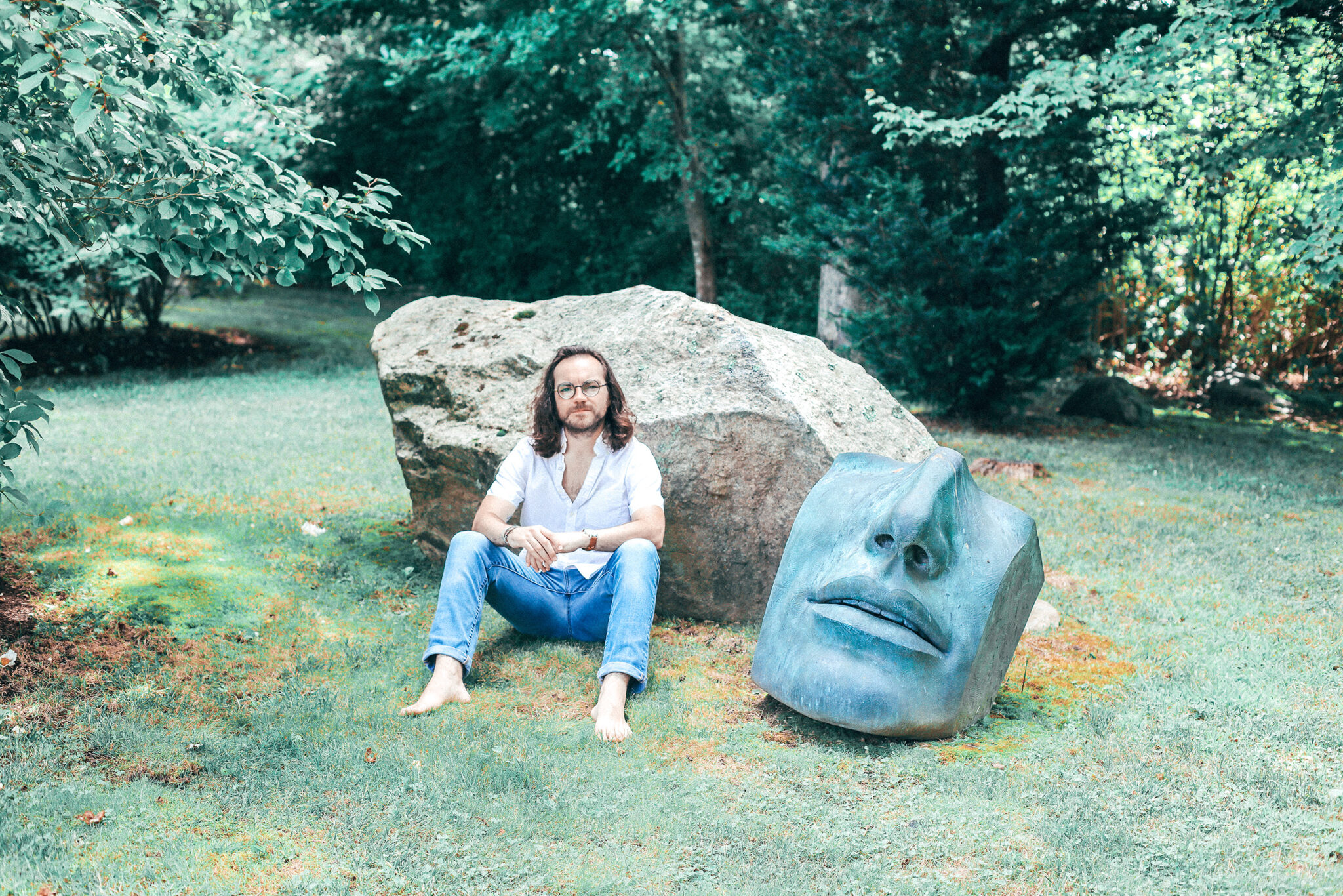 Glenn Thomas - Looking East - Little Garden